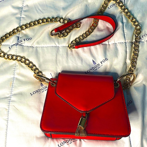 Bags | Small Cute Red Magnetic Shoulder Bag With 2 Pocket Pouch Inside ...